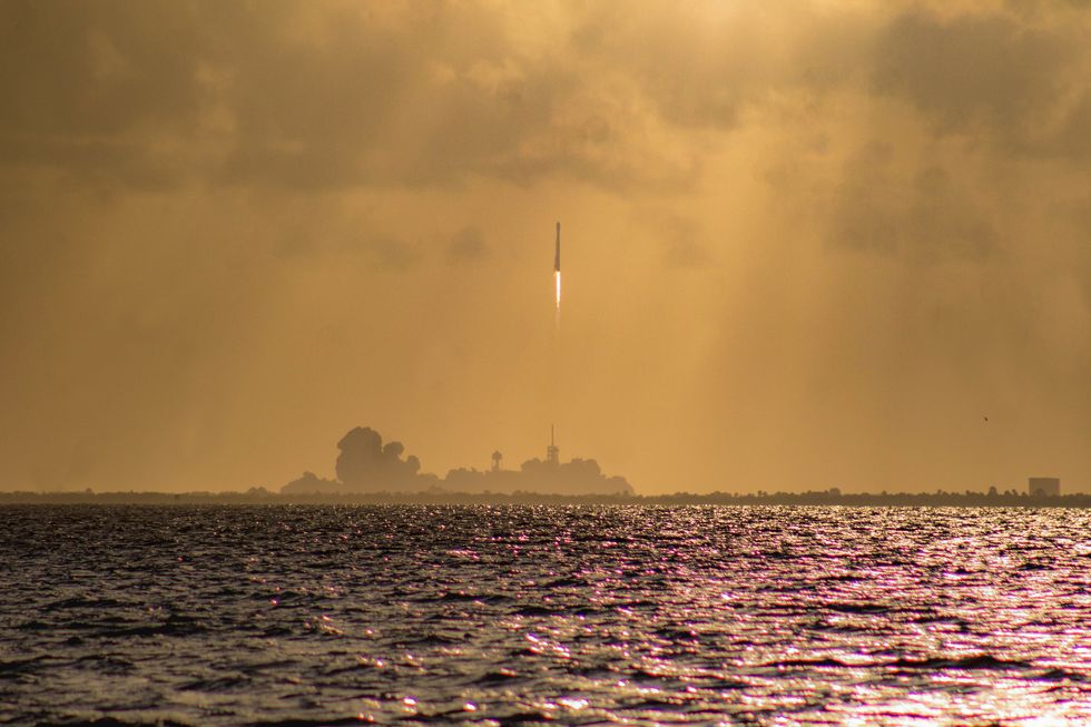 SpaceX is working with the Pentagon to send cargo rockets around the ...