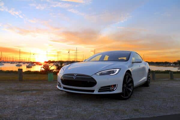 Older Tesla Model S builds to lose connectivity features with 3G ...