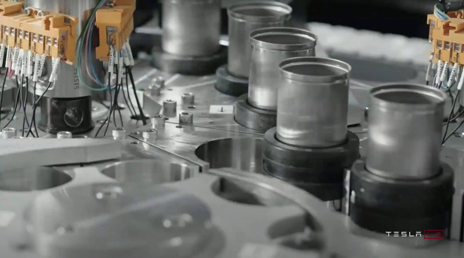 Tesla reveals its secret to surviving semiconductor shortages ...