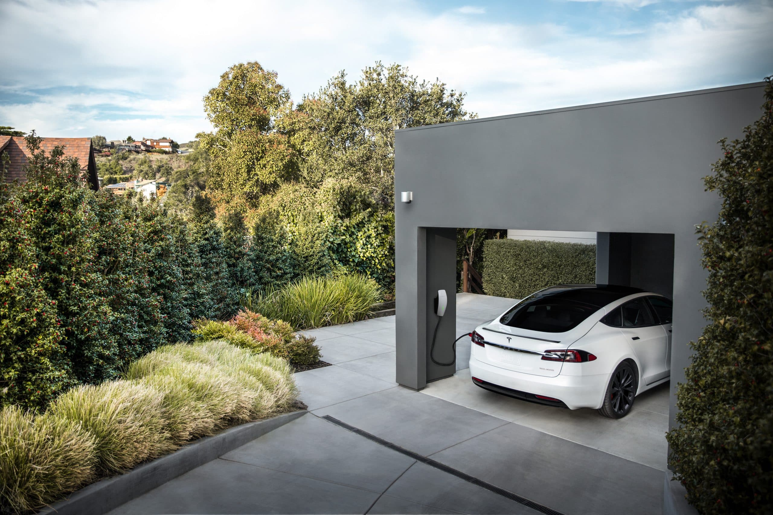 Tesla’s new home charger aligns with its all-EV Supercharging pilot ...