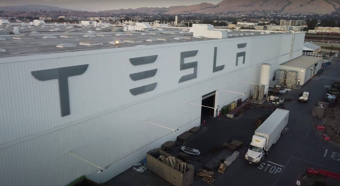 Tesla bull shares bold prediction on Cybertruck new variant, unveil ...