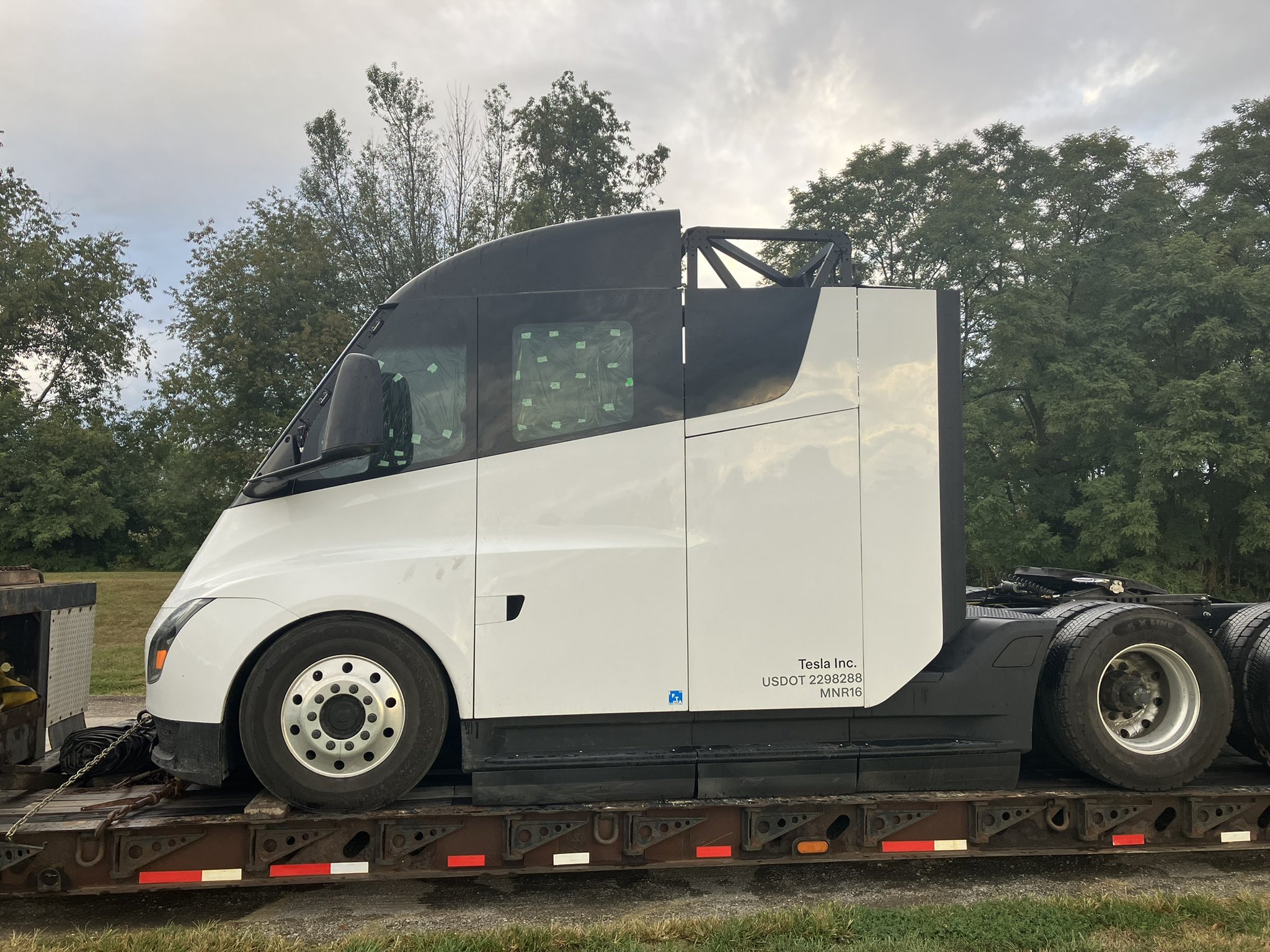 Battle-scarred Tesla Semi spotted after apparent runaway truck ramp ...