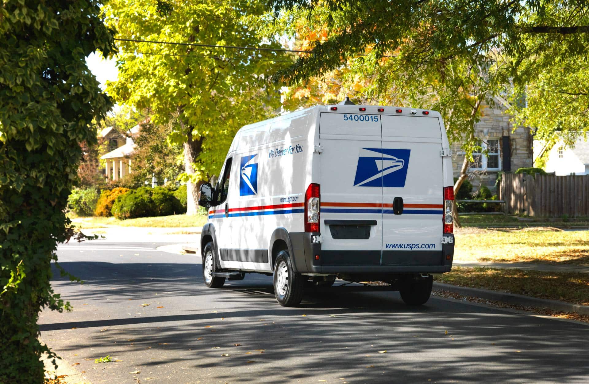 USPS commits to new $9.6B five-year plan for fleet electrification ...
