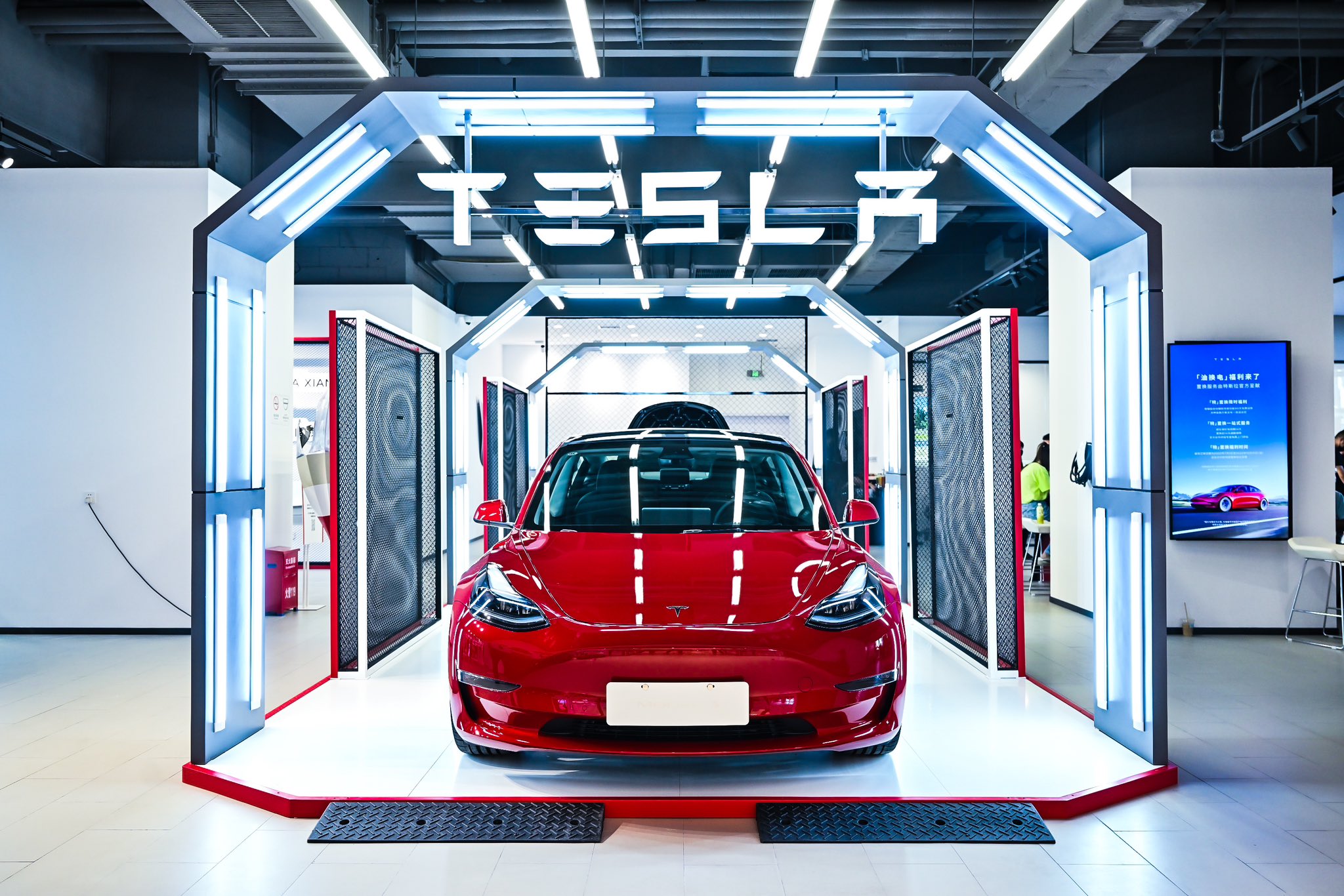 Charlie Munger argues Tesla is losing to BYD in China – ilovetesla.com