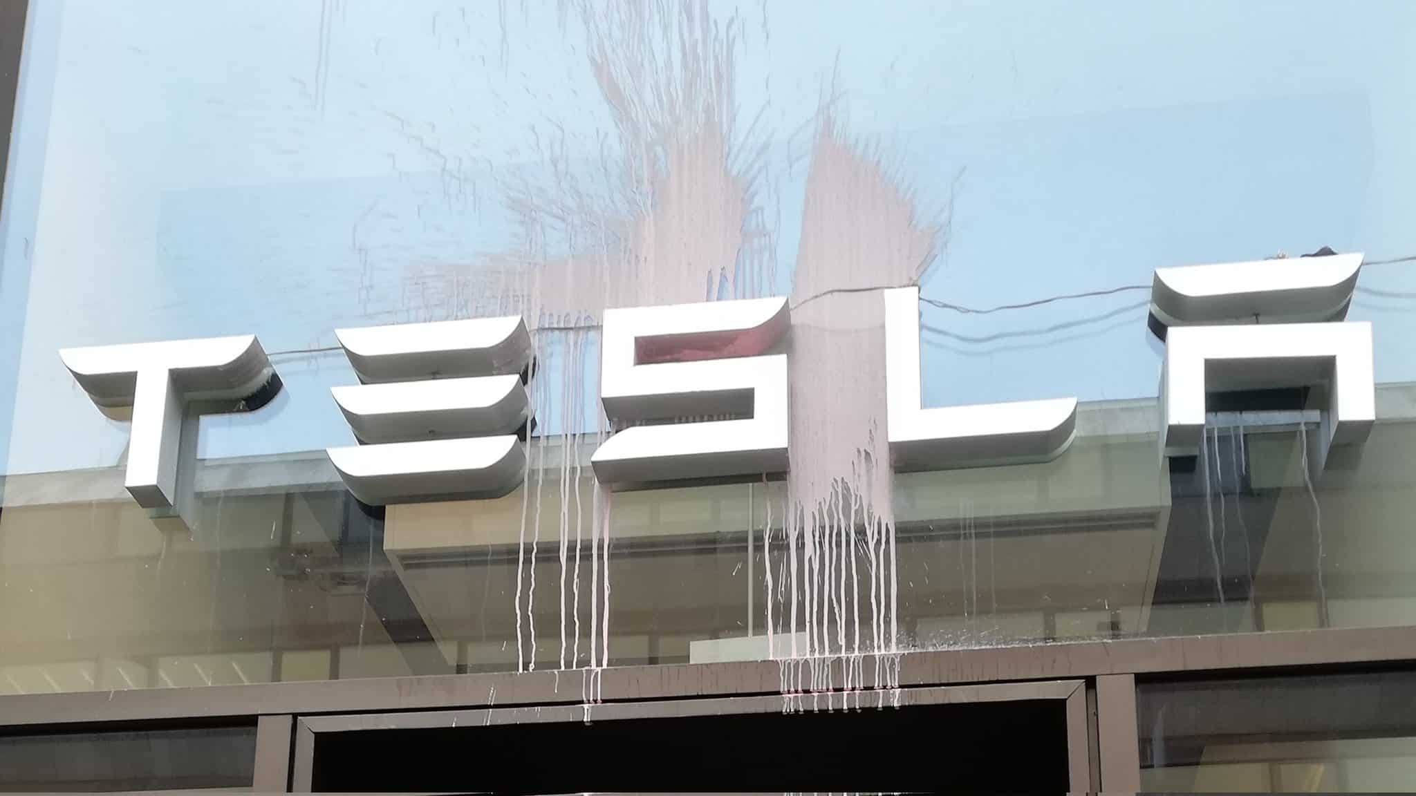 Tesla store attacked with paint bombs and posters by anti-Giga Berlin ...