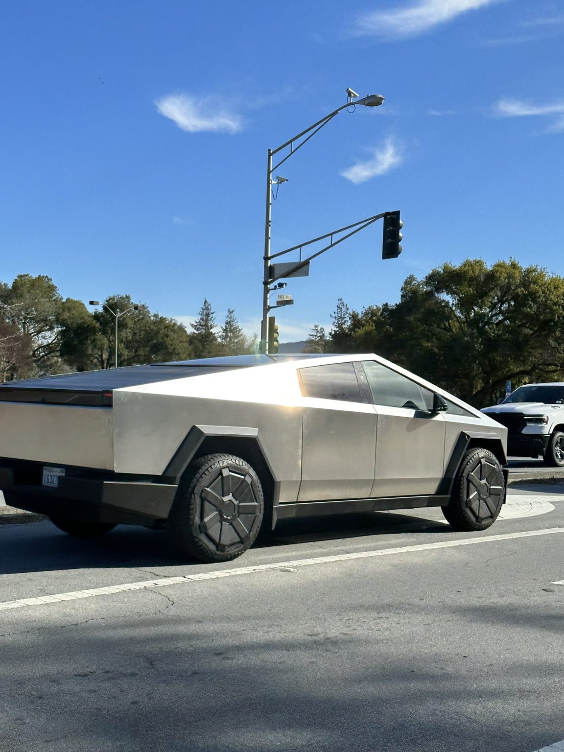Tesla Cybertruck beta looks production-ready with original aero covers ...