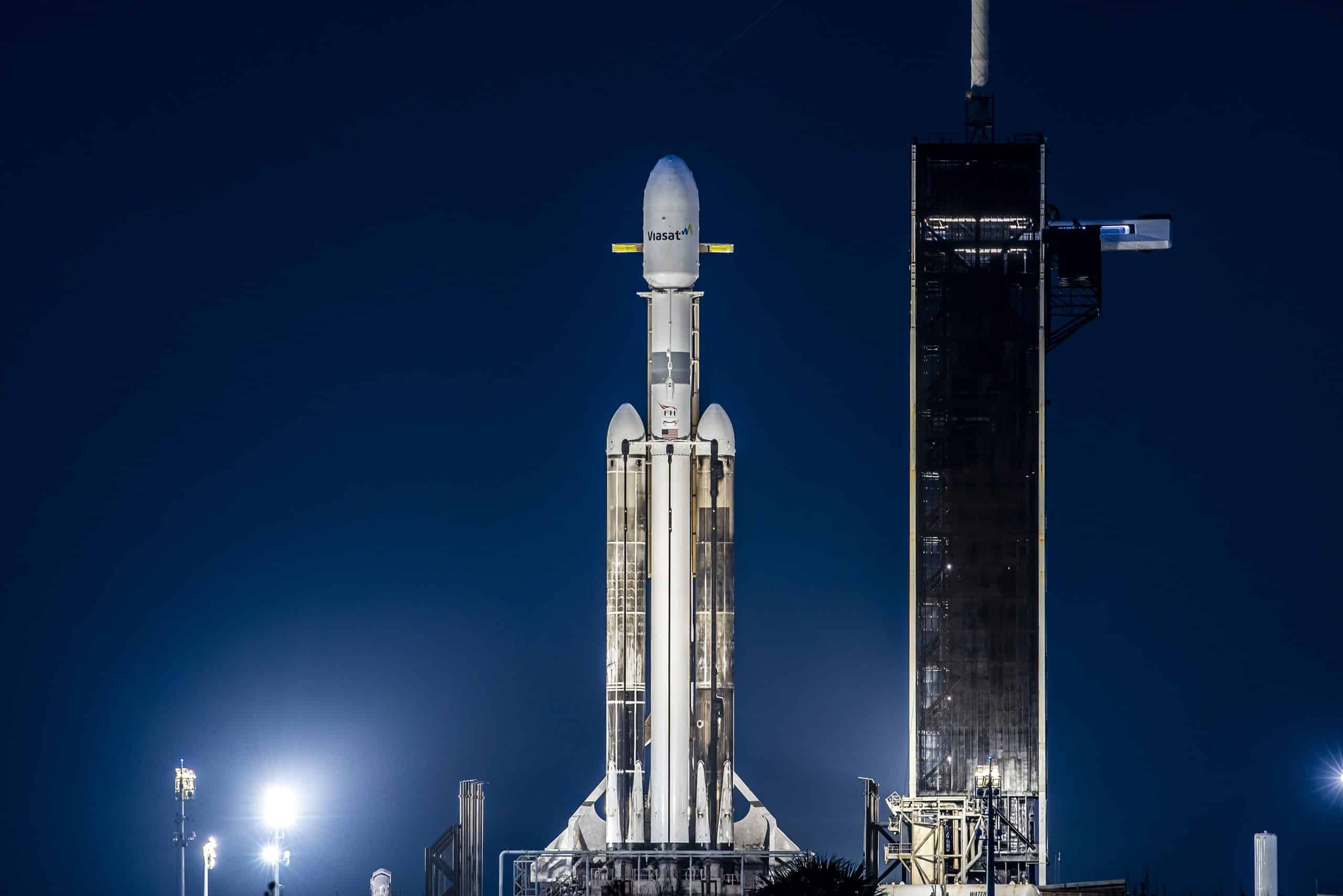 SpaceX Falcon Heavy successfully brings 3 satellites to orbit after ...
