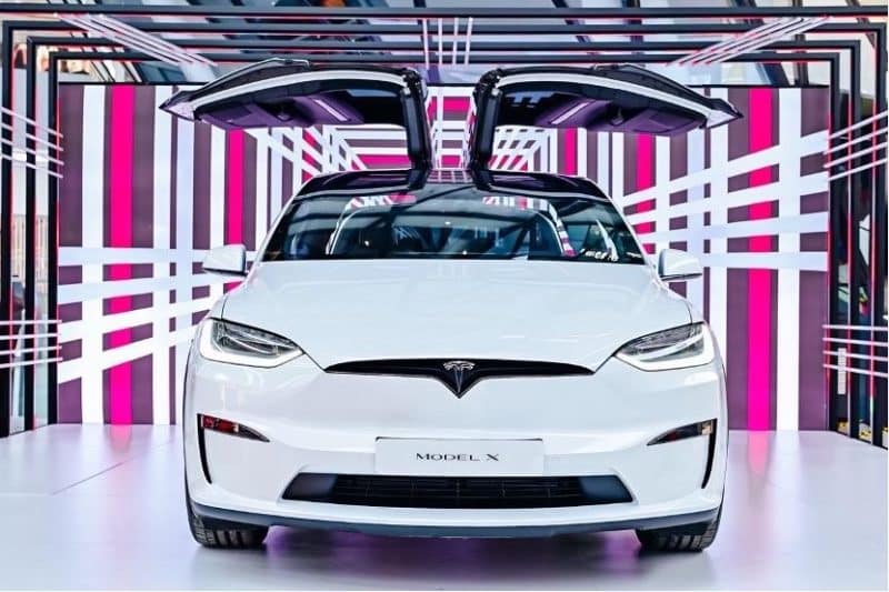 Tesla Europe shares exciting Midnight Cherry Red Model Y update ...