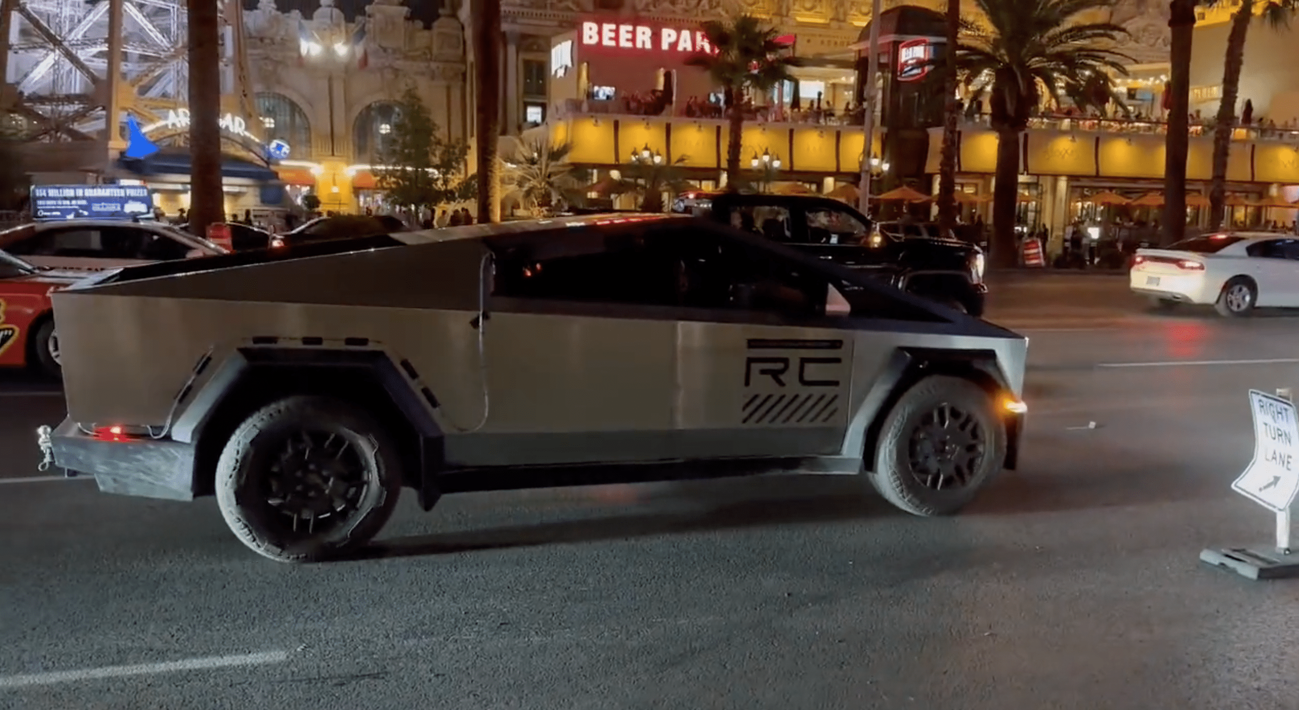 Tesla Cybertruck spotted on the Las Vegas strip – ilovetesla.com