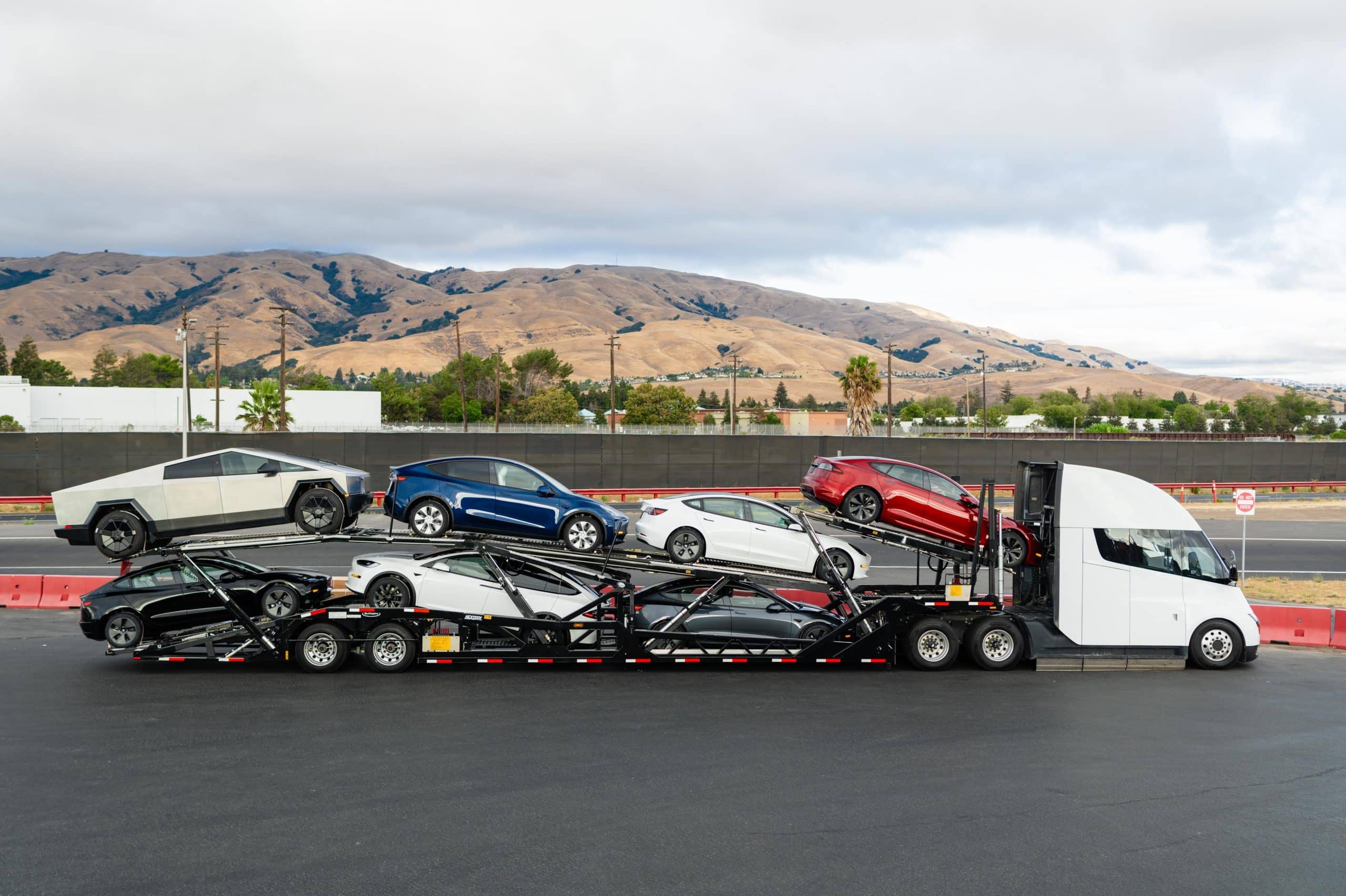 Tesla new “family photo” bodes well for Cybertruck’s size – ilovetesla.com