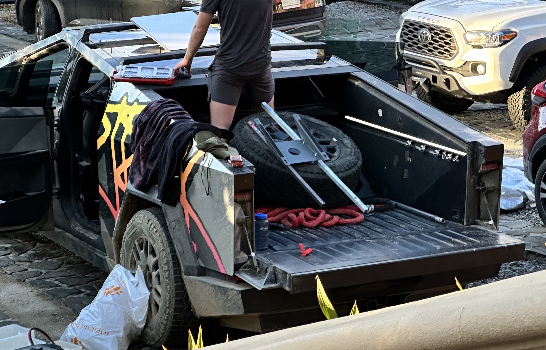 Tesla Cybertruck frunk size hinted in latest sighting – ilovetesla.com