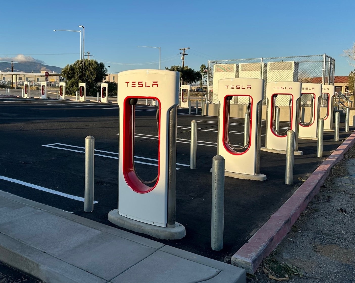 Tesla surpasses 2,000 active Supercharger stations in the U.S ...