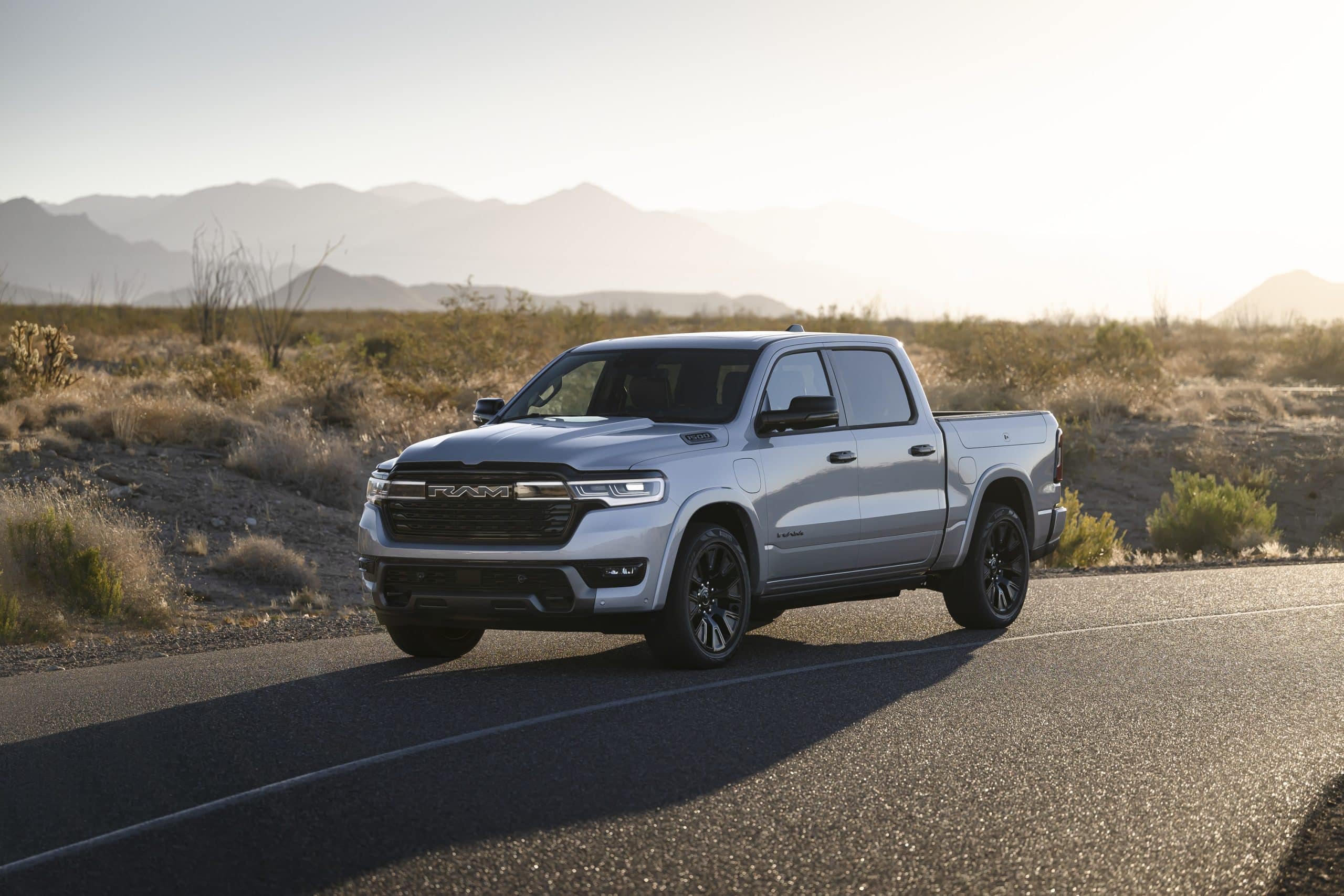 Stellantis unveils 2025 Ram 1500 ‘Ramcharger’ with gas tank and battery ...