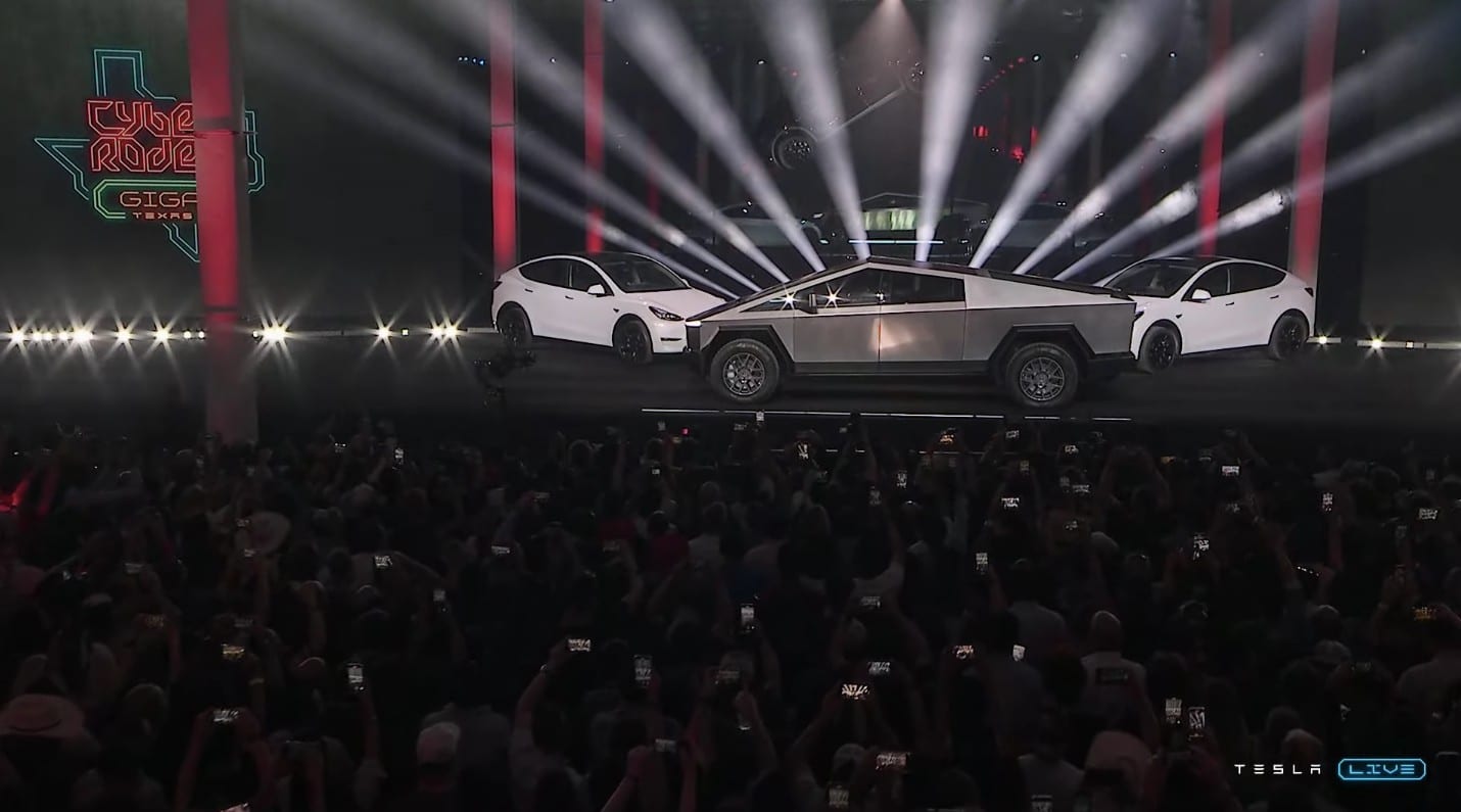 Tesla Executive Reveals Details of Cybertruck First Delivery Event ...