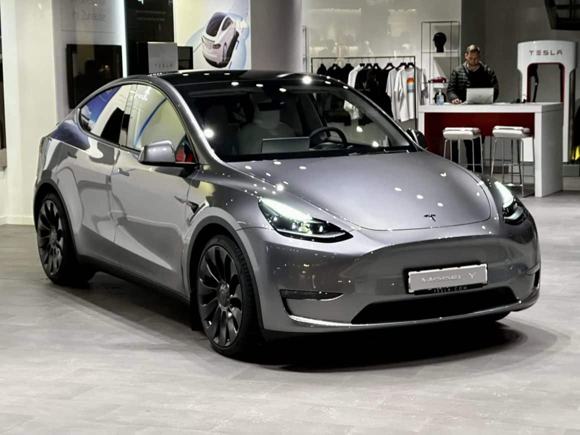 Quicksilver: Tesla's Stunning New Paint Option for the Model Y ...