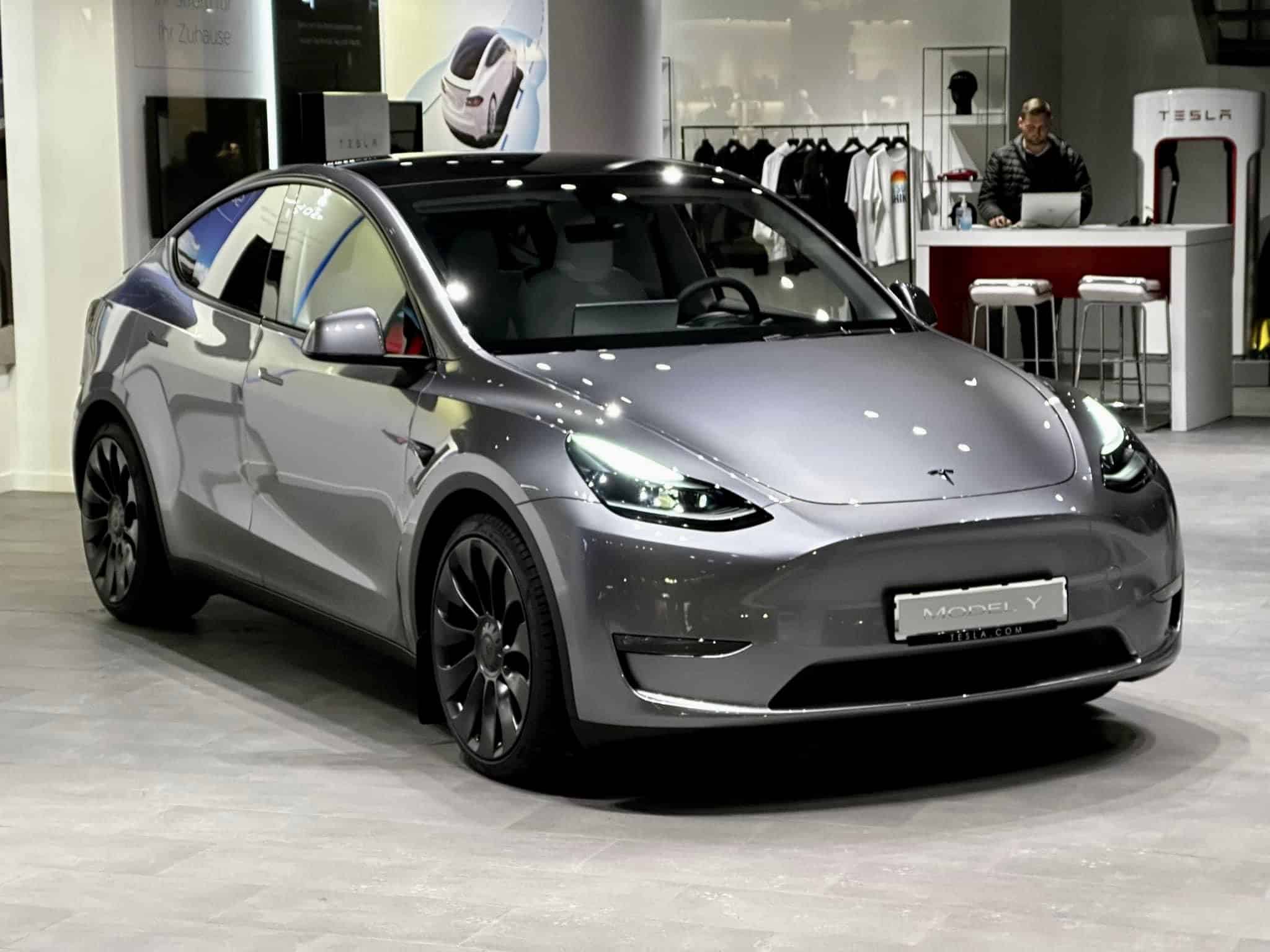 Quicksilver: Tesla's Stunning New Paint Option for the Model Y ...