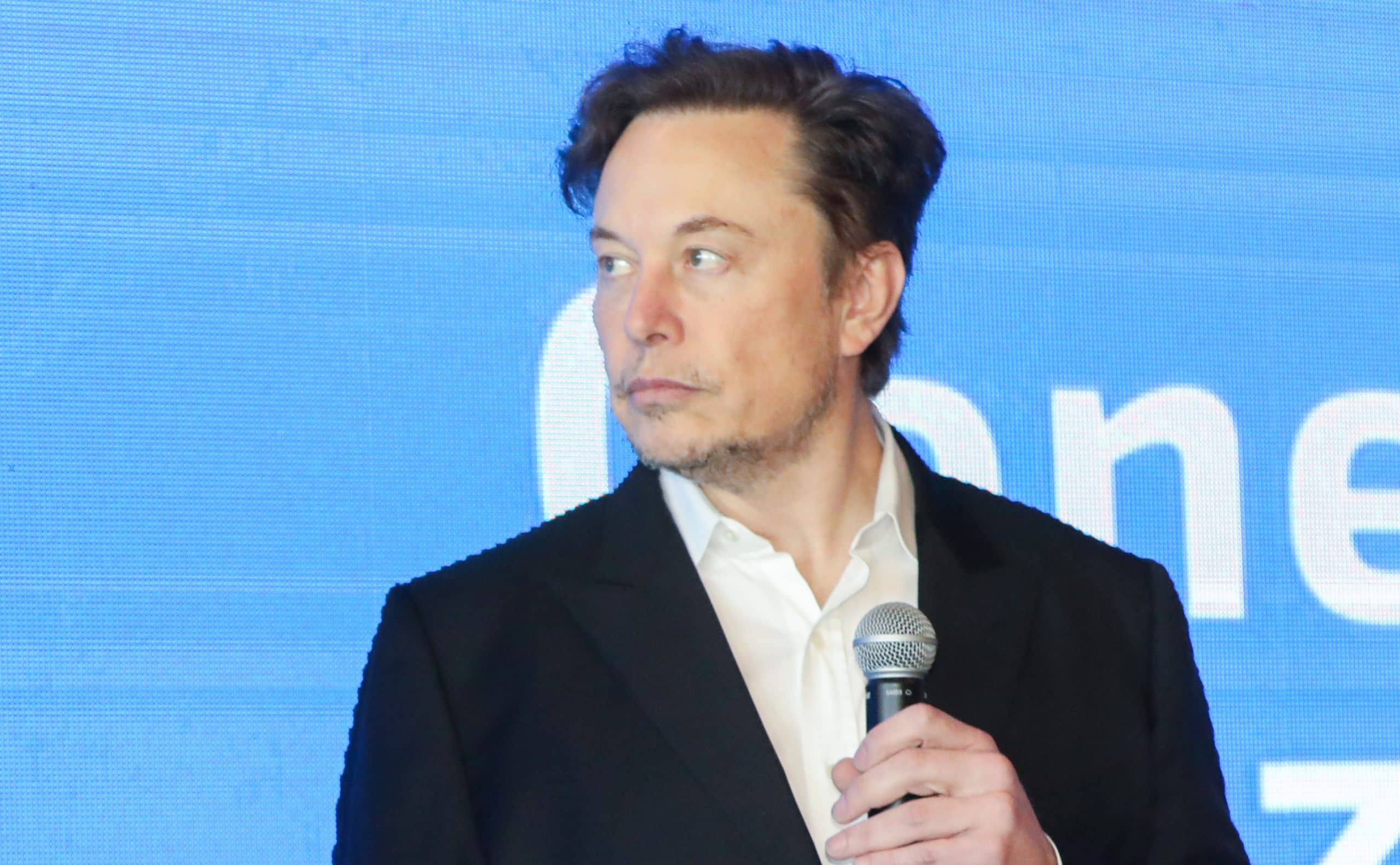Elon Musk's Intriguing Invite: Should Warren Buffett Invest in Tesla ...