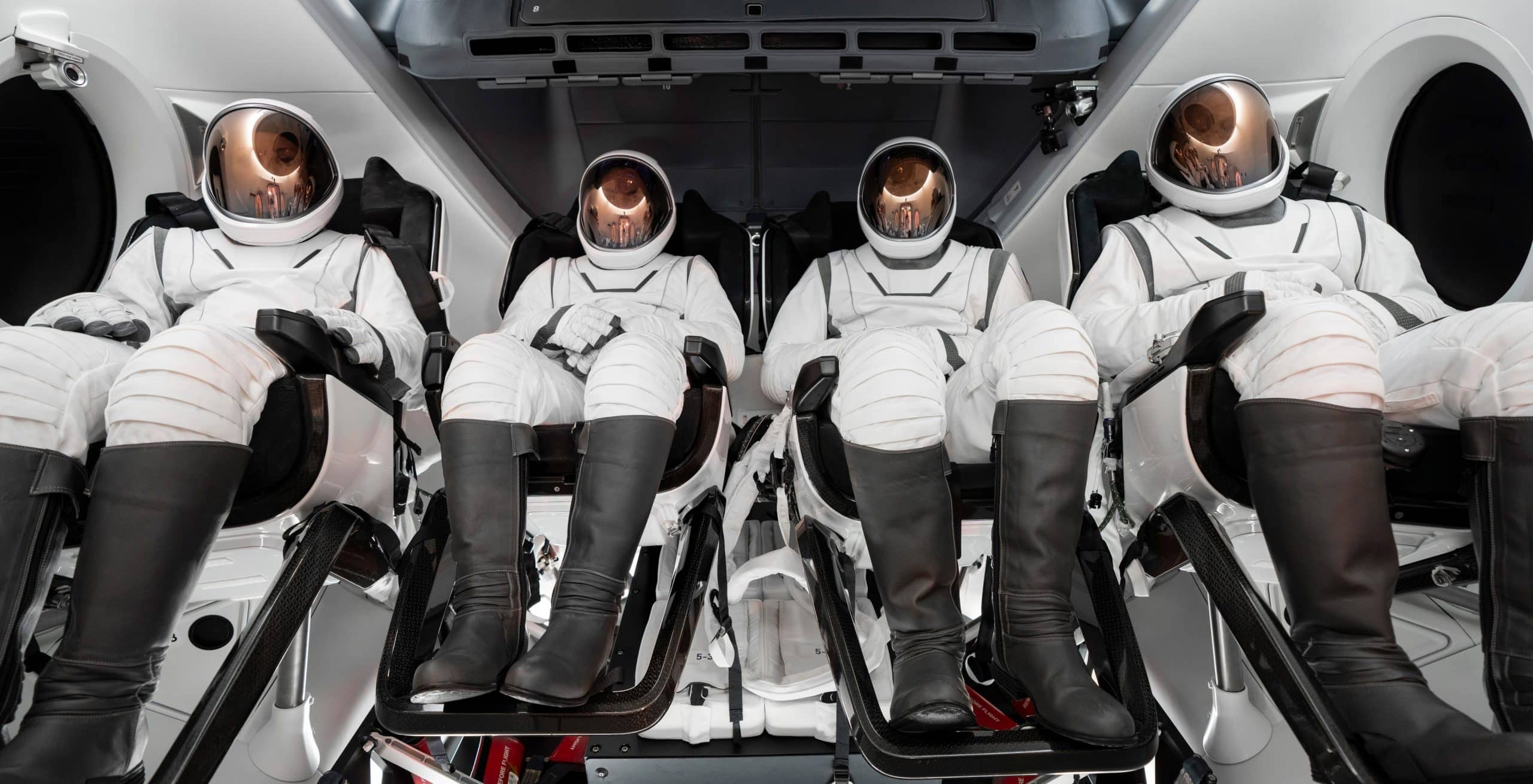 SpaceX's Pioneering EVA Suits: Ushering in a New Era of Commercial ...