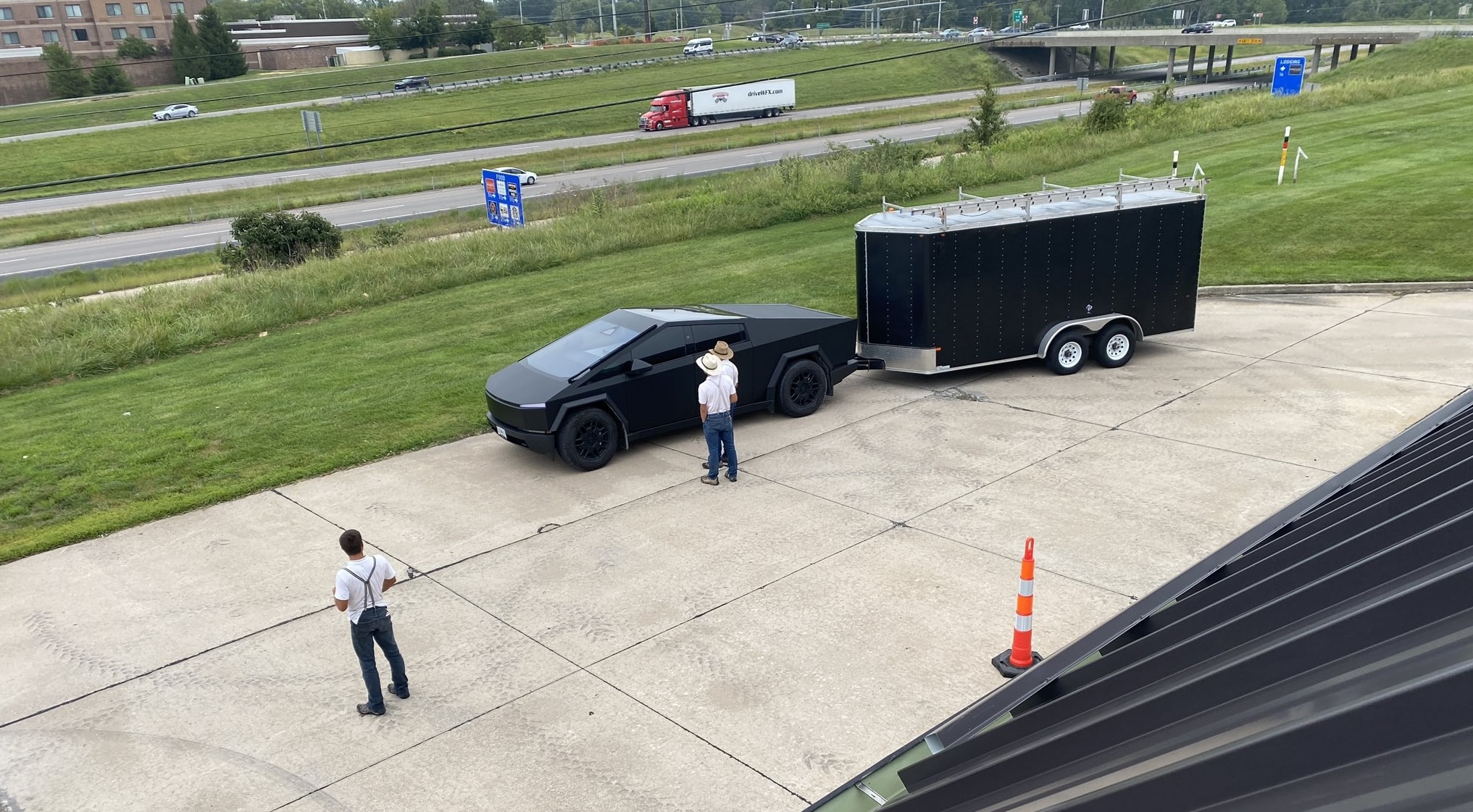 Tesla Cybertruck Revolutionizes Towing: A Case Study in Fuel Savings ...