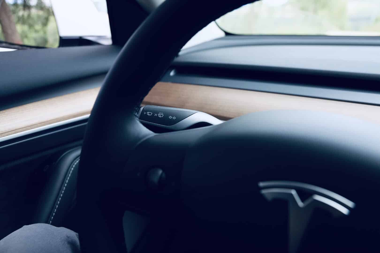 Tesla Full Self-Driving Impresses with Precise Collision Avoidance Near ...