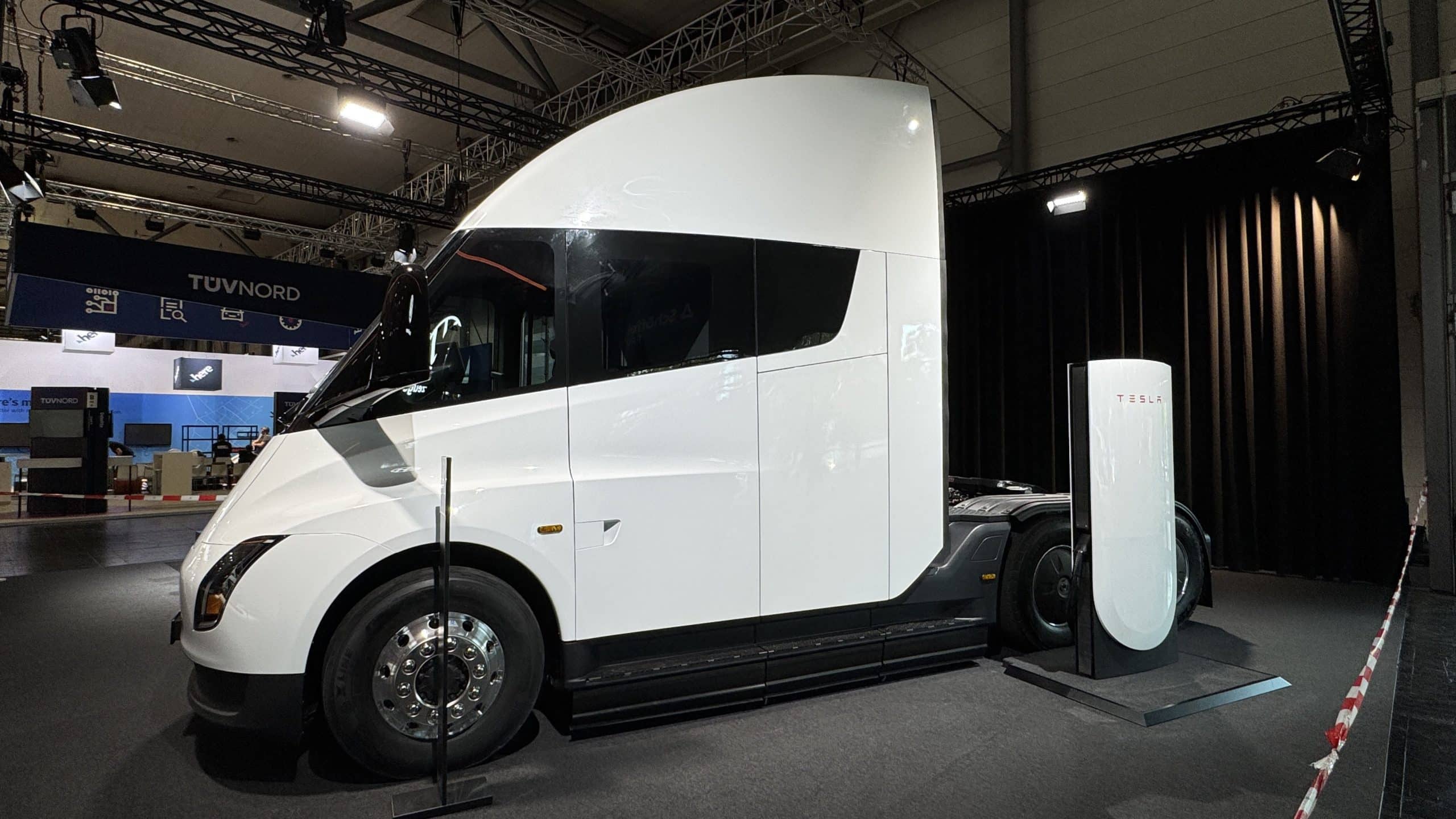 The Tesla Semi: Revolutionizing the Future of Freight Transport ...