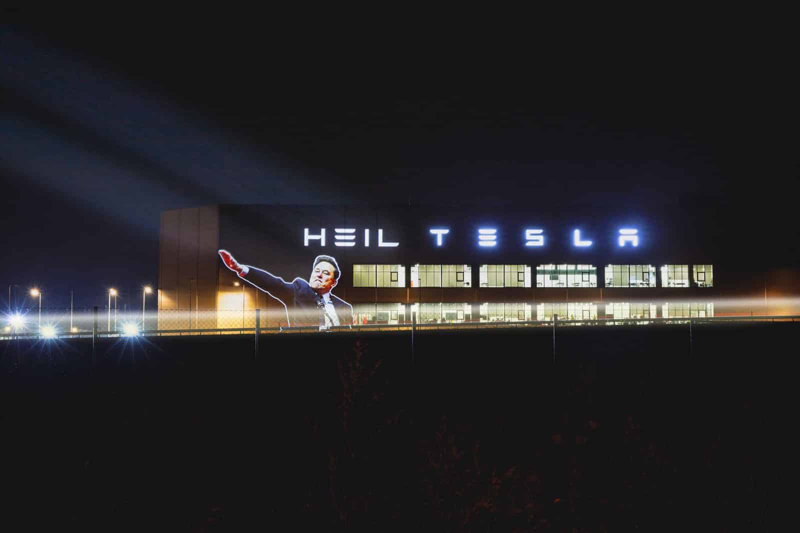 Controversy at Giga Berlin: Unpacking the "Heil Tesla" Projection ...